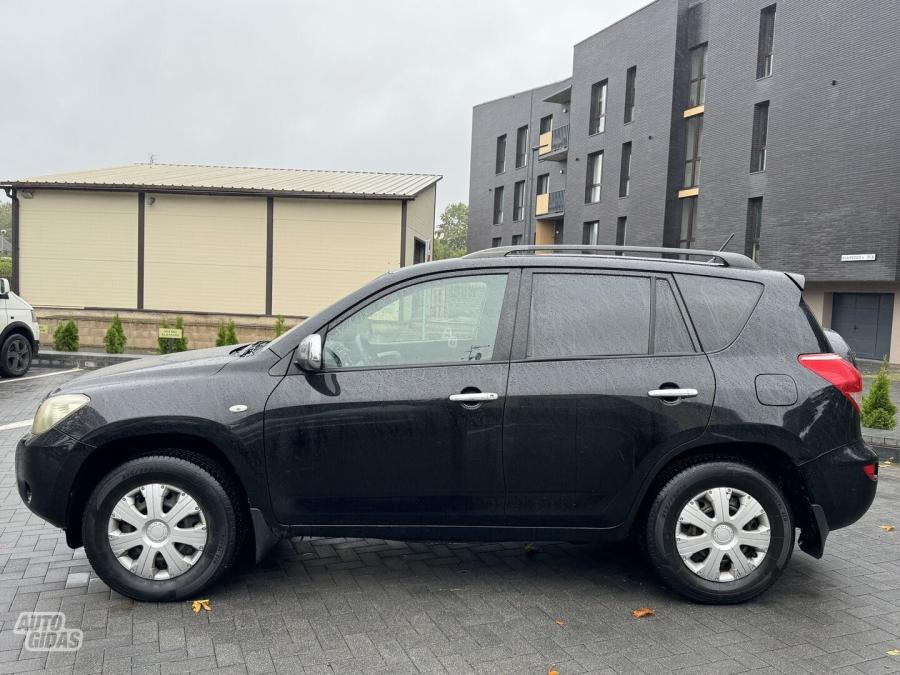 Melns Toyota RAV4 2006 Panevēža, ar dzinēja tilpumu 2.20 L un nobraukumu 276 tūkst. km par 3100 €, foto 6 vietnē AUTOMOTO.COM.LV