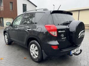 Melns Toyota RAV4 2006 Panevēža, ar dzinēja tilpumu 2.20 L un nobraukumu 276 tūkst. km par 3100 €, foto 7 vietnē AUTOMOTO.COM.LV