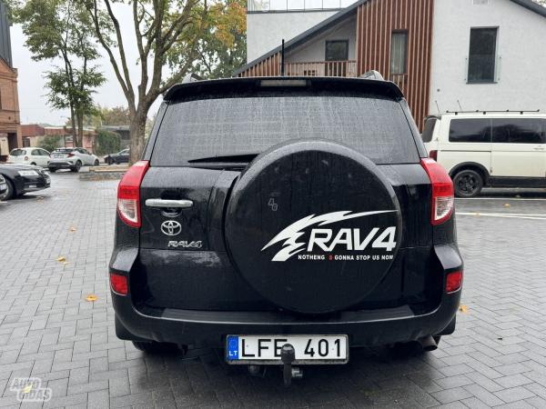 Black Toyota RAV4 2006 in Panevezys, with an engine capacity of 2.20 L and mileage of 276 thousand km for 3100 €, photo 9 on AUTOMOTO.COM.LV