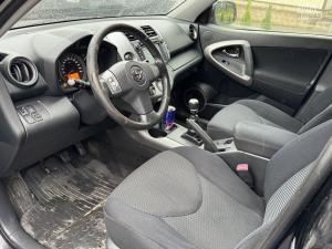Melns Toyota RAV4 2006 Panevēža, ar dzinēja tilpumu 2.20 L un nobraukumu 276 tūkst. km par 3100 €, foto 10 vietnē AUTOMOTO.COM.LV