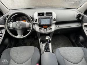 Melns Toyota RAV4 2006 Panevēža, ar dzinēja tilpumu 2.20 L un nobraukumu 276 tūkst. km par 3100 €, foto 12 vietnē AUTOMOTO.COM.LV