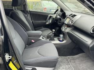 Melns Toyota RAV4 2006 Panevēža, ar dzinēja tilpumu 2.20 L un nobraukumu 276 tūkst. km par 3100 €, foto 13 vietnē AUTOMOTO.COM.LV