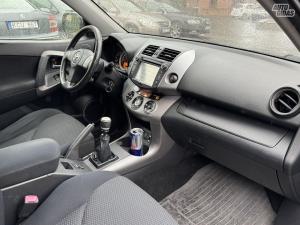 Melns Toyota RAV4 2006 Panevēža, ar dzinēja tilpumu 2.20 L un nobraukumu 276 tūkst. km par 3100 €, foto 14 vietnē AUTOMOTO.COM.LV