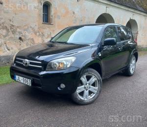 Melns Toyota RAV4 2006 Dobele, ar dzinēja tilpumu 2.20 L un nobraukumu 232 tūkst. km par 2200 €, foto  vietnē AUTOMOTO.COM.LV