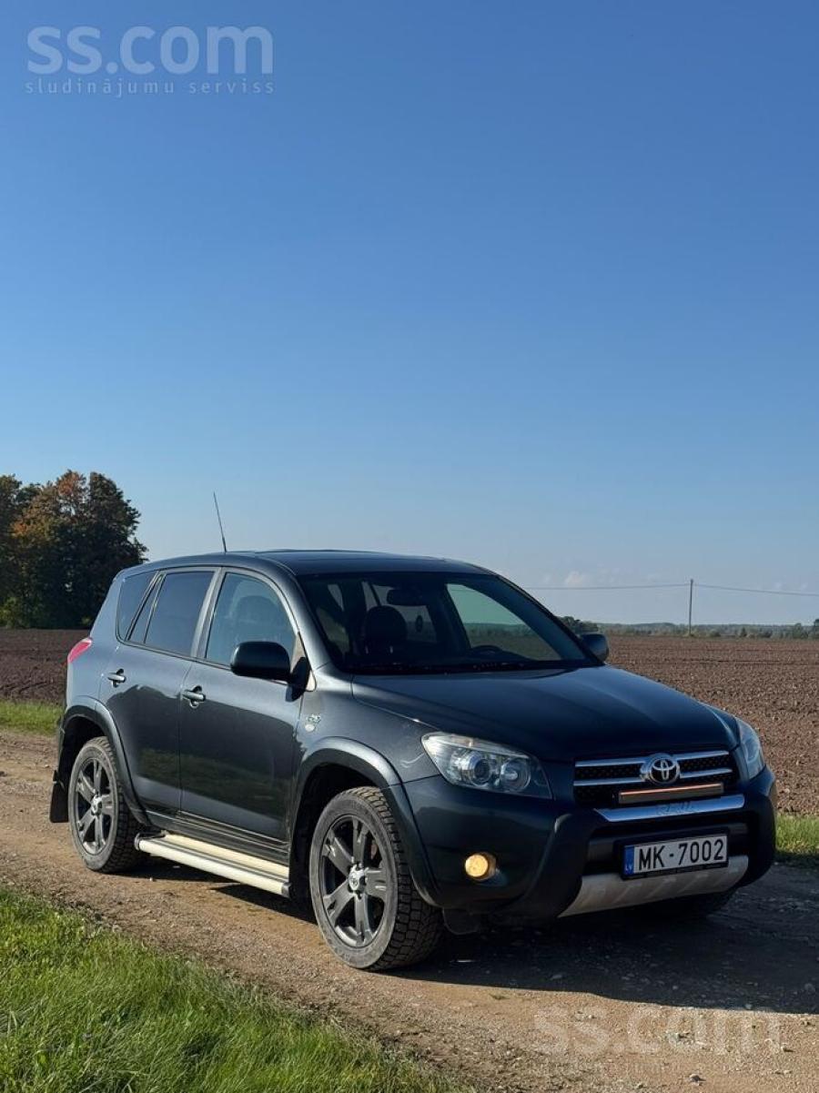 Melns Toyota RAV4 2006 Saldus, ar dzinēja tilpumu 2.20 L un nobraukumu 340 tūkst. km par 4700 €, foto 1 vietnē AUTOMOTO.COM.LV