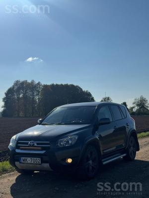 Melns Toyota RAV4 2006 Saldus, ar dzinēja tilpumu 2.20 L un nobraukumu 340 tūkst. km par 4700 €, foto 4 vietnē AUTOMOTO.COM.LV