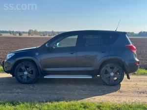 Melns Toyota RAV4 2006 Saldus, ar dzinēja tilpumu 2.20 L un nobraukumu 340 tūkst. km par 4700 €, foto 5 vietnē AUTOMOTO.COM.LV