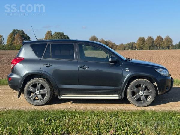 Toyota RAV4 2006 Saldus vietnÄ Melns Toyota RAV4 2006 Saldus, ar dzinÄja tilpumu 2.20 L un nobraukumu 340 tÅ«kst. km par 4700 ā¬, foto 6 vietnÄ AUTOMOTO.COM.LV