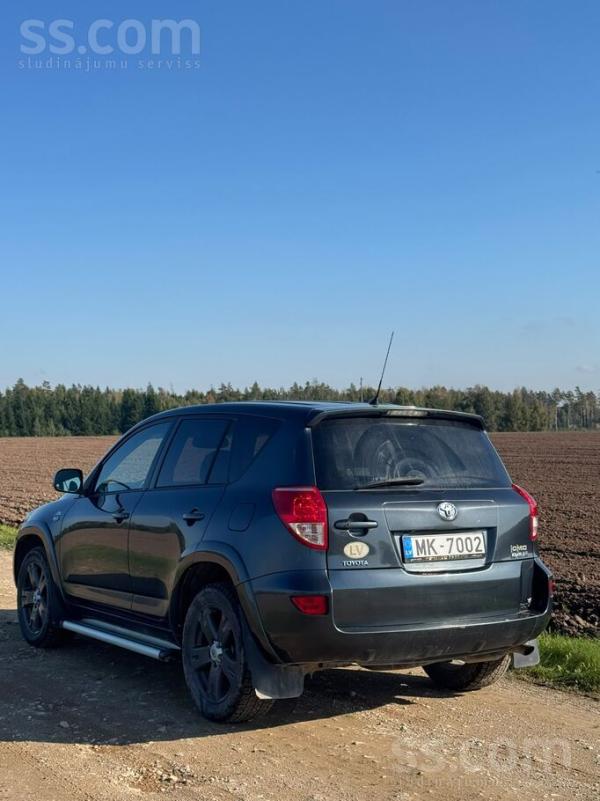 Toyota RAV4 2006 Saldus vietnÄ Melns Toyota RAV4 2006 Saldus, ar dzinÄja tilpumu 2.20 L un nobraukumu 340 tÅ«kst. km par 4700 ā¬, foto 8 vietnÄ AUTOMOTO.COM.LV