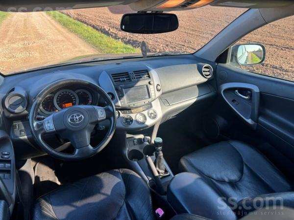 Toyota RAV4 2006 Saldus vietnÄ Melns Toyota RAV4 2006 Saldus, ar dzinÄja tilpumu 2.20 L un nobraukumu 340 tÅ«kst. km par 4700 ā¬, foto 11 vietnÄ AUTOMOTO.COM.LV