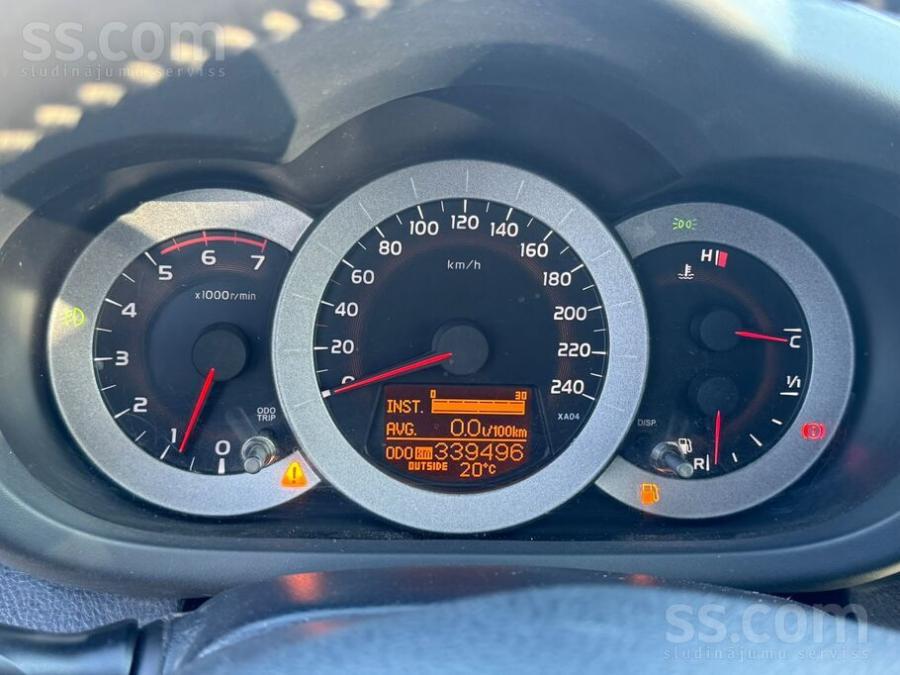 Melns Toyota RAV4 2006 Saldus, ar dzinēja tilpumu 2.20 L un nobraukumu 340 tūkst. km par 4700 €, foto 13 vietnē AUTOMOTO.COM.LV