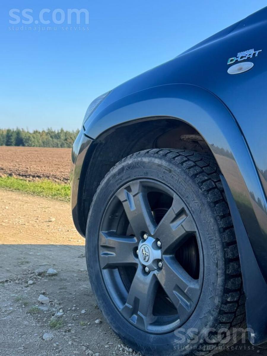 Melns Toyota RAV4 2006 Saldus, ar dzinēja tilpumu 2.20 L un nobraukumu 340 tūkst. km par 4700 €, foto 16 vietnē AUTOMOTO.COM.LV