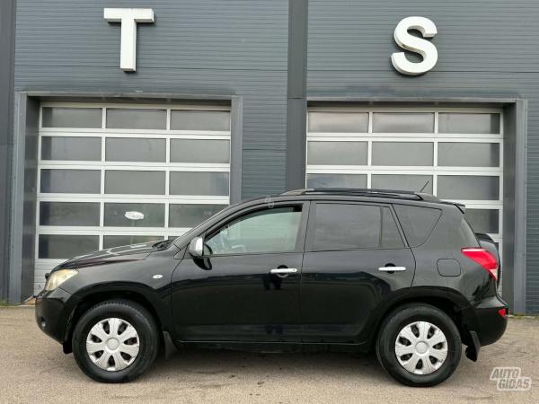 Black Toyota RAV4 2006 in Panevezys, with an engine capacity of 2.20 L and mileage of 275 thousand km for 2650 €, photo 6 on AUTOMOTO.COM.LV