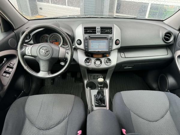 Black Toyota RAV4 2006 in Panevezys, with an engine capacity of 2.20 L and mileage of 275 thousand km for 2650 €, photo 11 on AUTOMOTO.COM.LV