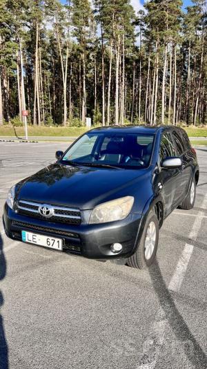 Melns Toyota RAV4 2006 Rīga, ar dzinēja tilpumu 2.20 L un nobraukumu 267 tūkst. km par 3600 €, foto 4 vietnē AUTOMOTO.COM.LV