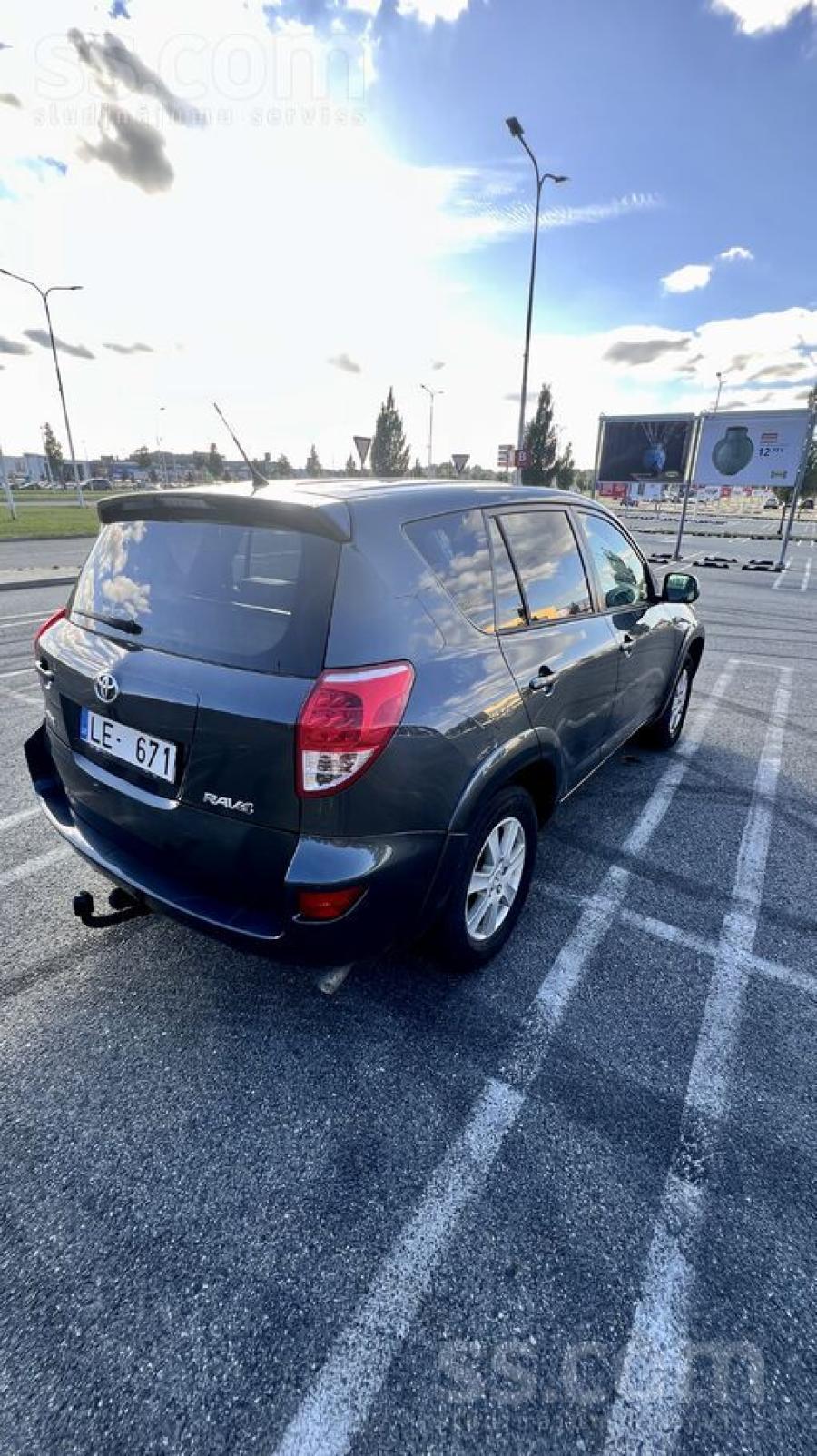 Melns Toyota RAV4 2006 Rīga, ar dzinēja tilpumu 2.20 L un nobraukumu 267 tūkst. km par 3600 €, foto 5 vietnē AUTOMOTO.COM.LV