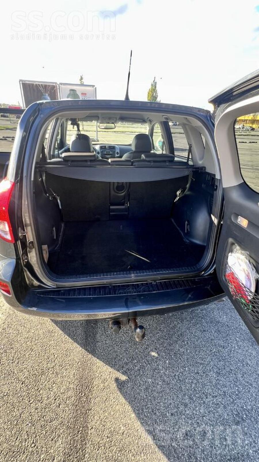 Melns Toyota RAV4 2006 Rīga, ar dzinēja tilpumu 2.20 L un nobraukumu 267 tūkst. km par 3600 €, foto 7 vietnē AUTOMOTO.COM.LV