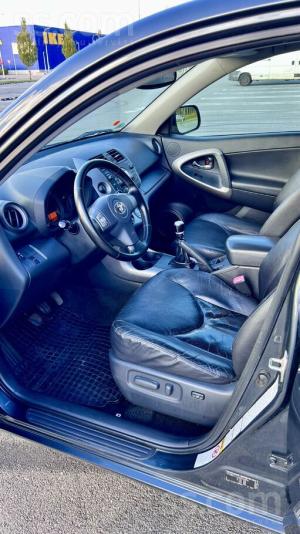Melns Toyota RAV4 2006 Rīga, ar dzinēja tilpumu 2.20 L un nobraukumu 267 tūkst. km par 3600 €, foto 12 vietnē AUTOMOTO.COM.LV