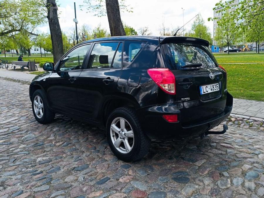 Black Toyota RAV4 2007 in Jelgava, with an engine capacity of 2.20 L and mileage of 0 thousand km for 2350 €, photo 2 on AUTOMOTO.COM.LV