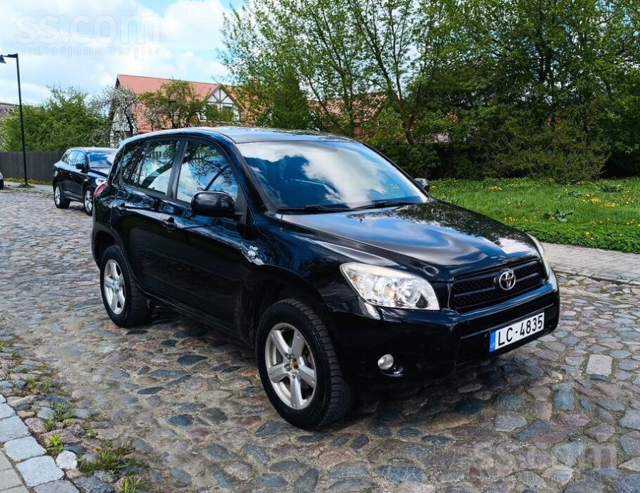 Black Toyota RAV4 2007 in Jelgava, with an engine capacity of 2.20 L and mileage of 0 thousand km for 2350 €, photo 4 on AUTOMOTO.COM.LV