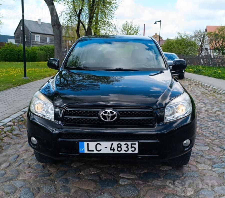 Black Toyota RAV4 2007 in Jelgava, with an engine capacity of 2.20 L and mileage of 0 thousand km for 2350 €, photo 5 on AUTOMOTO.COM.LV