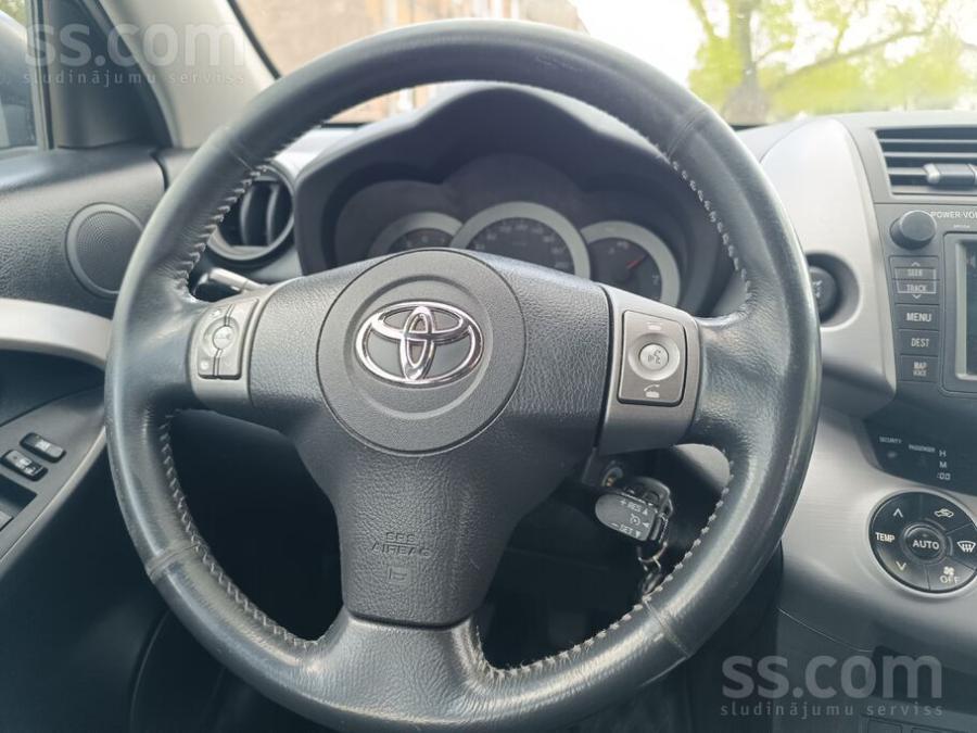 Black Toyota RAV4 2007 in Jelgava, with an engine capacity of 2.20 L and mileage of 0 thousand km for 2350 €, photo 12 on AUTOMOTO.COM.LV