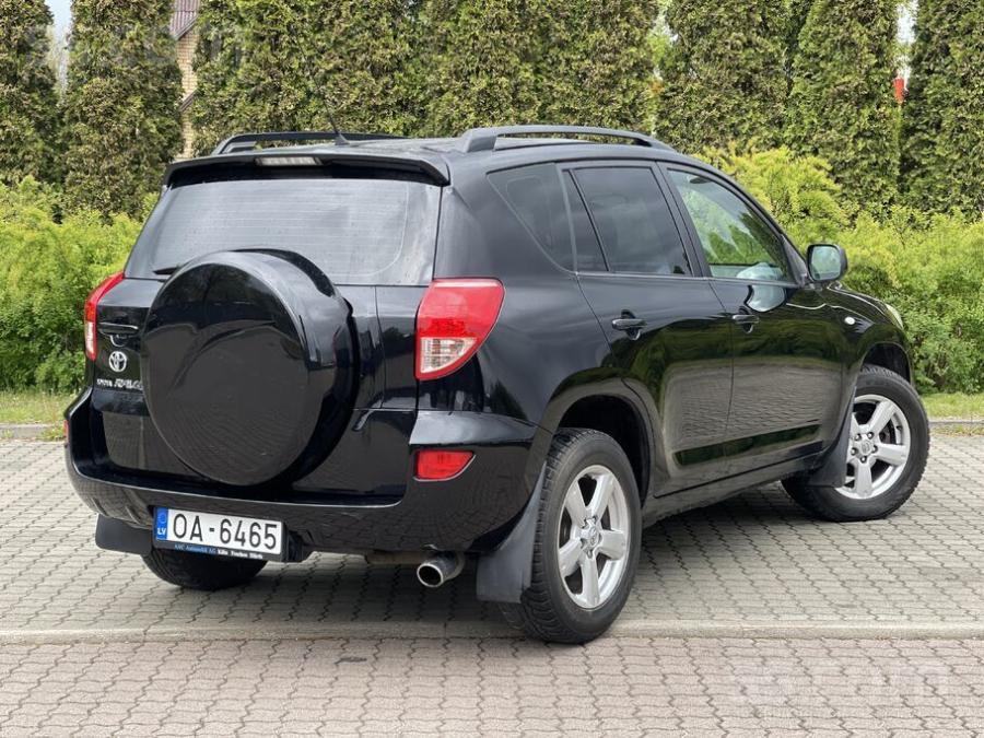 Melns Toyota RAV4 2007 Jelgava, ar dzinēja tilpumu 2.00 L un nobraukumu 0 tūkst. km par 4850 €, foto 5 vietnē AUTOMOTO.COM.LV