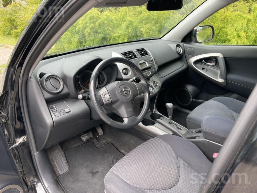 Melns Toyota RAV4 2007 Jelgava, ar dzinēja tilpumu 2.00 L un nobraukumu 0 tūkst. km par 4850 €, foto 11 vietnē AUTOMOTO.COM.LV