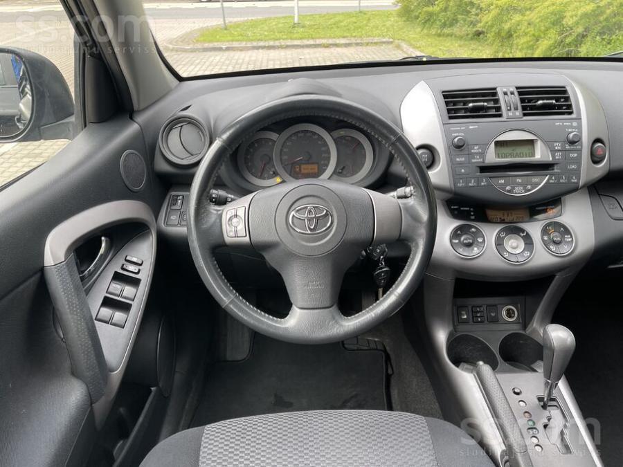 Melns Toyota RAV4 2007 Jelgava, ar dzinēja tilpumu 2.00 L un nobraukumu 0 tūkst. km par 4850 €, foto 17 vietnē AUTOMOTO.COM.LV
