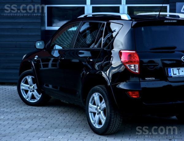 Melns Toyota RAV4 2007 Cēsis, ar dzinēja tilpumu 2.20 L un nobraukumu 257 tūkst. km par 3700 €, foto 1 vietnē AUTOMOTO.COM.LV