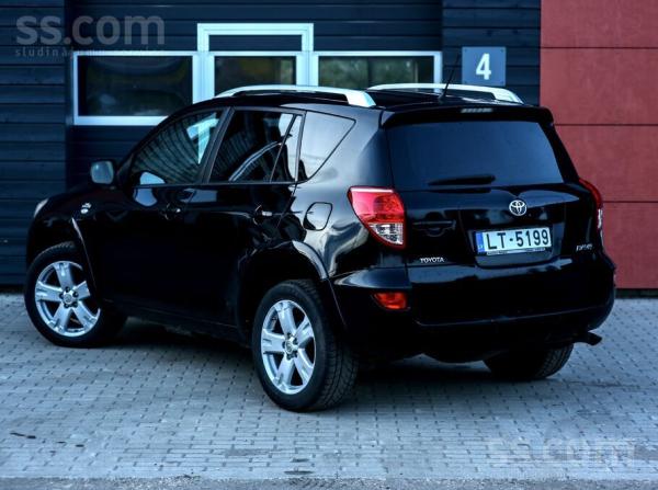 Melns Toyota RAV4 2007 Cēsis, ar dzinēja tilpumu 2.20 L un nobraukumu 257 tūkst. km par 3700 €, foto 2 vietnē AUTOMOTO.COM.LV