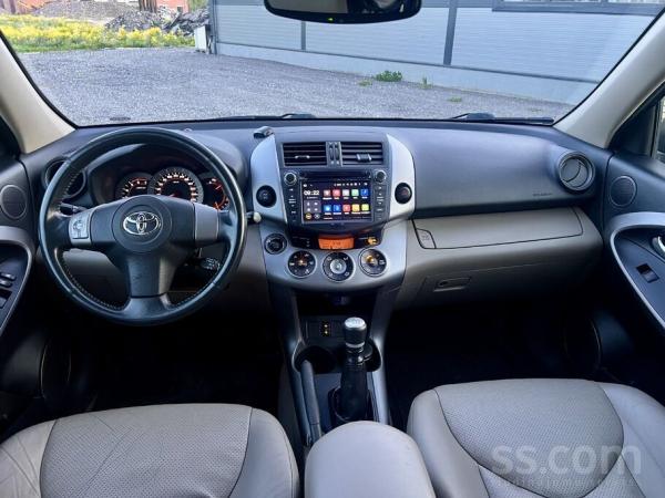 Melns Toyota RAV4 2007 Cēsis, ar dzinēja tilpumu 2.20 L un nobraukumu 257 tūkst. km par 3700 €, foto 7 vietnē AUTOMOTO.COM.LV