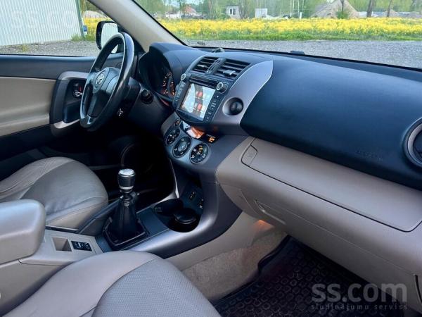 Melns Toyota RAV4 2007 Cēsis, ar dzinēja tilpumu 2.20 L un nobraukumu 257 tūkst. km par 3700 €, foto 10 vietnē AUTOMOTO.COM.LV