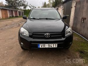 Black Toyota RAV4 2007 in Cesis, with an engine capacity of 2.20 L and mileage of 245 thousand km for 17850 €, photo 1 on AUTOMOTO.COM.LV