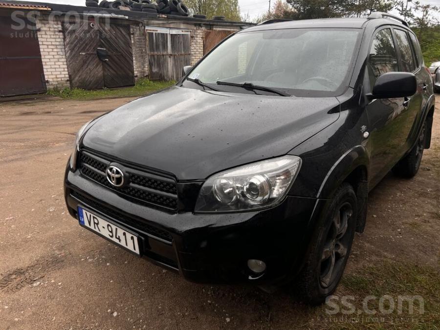 Black Toyota RAV4 2007 in Cesis, with an engine capacity of 2.20 L and mileage of 245 thousand km for 17850 €, photo 3 on AUTOMOTO.COM.LV