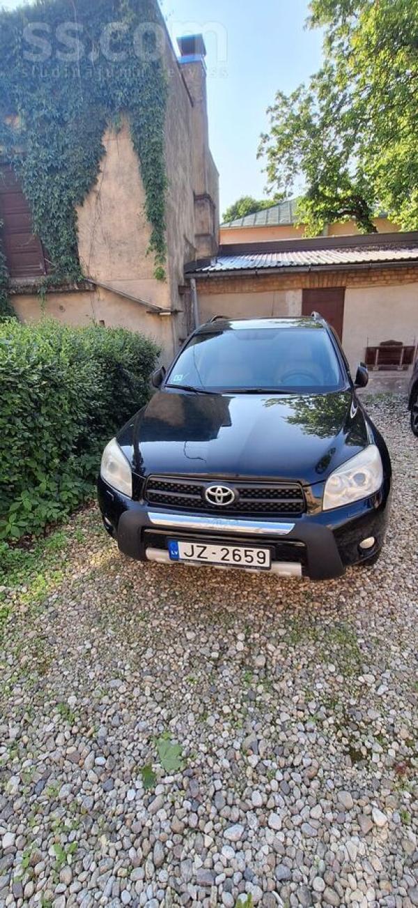 Black Toyota RAV4 2007 in Riga, with an engine capacity of 2.00 L and mileage of 198 thousand km for 22500 €, photo 1 on AUTOMOTO.COM.LV
