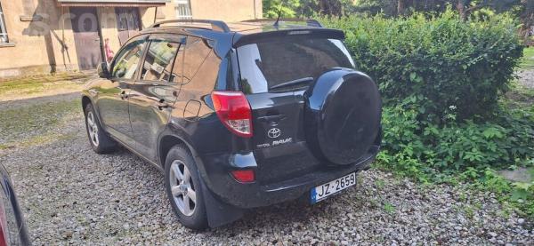 Black Toyota RAV4 2007 in Riga, with an engine capacity of 2.00 L and mileage of 198 thousand km for 22500 €, photo 3 on AUTOMOTO.COM.LV