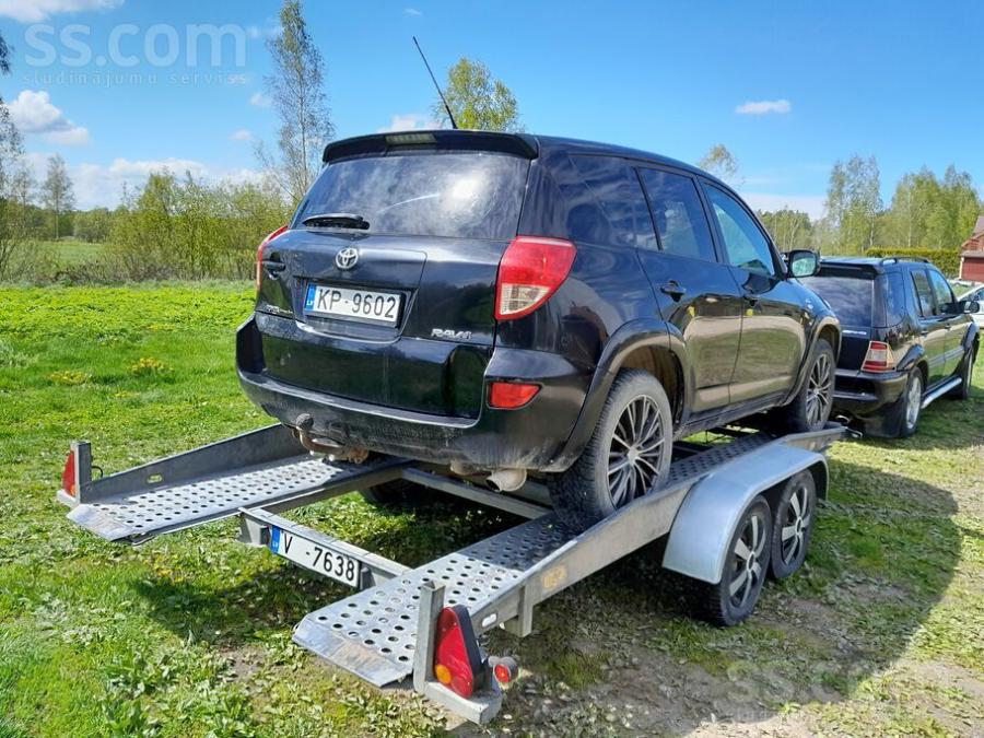 Black Toyota RAV4 2007 in Riga, with an engine capacity of 2.20 L and mileage of 401 thousand km for 1999 €, photo 3 on AUTOMOTO.COM.LV