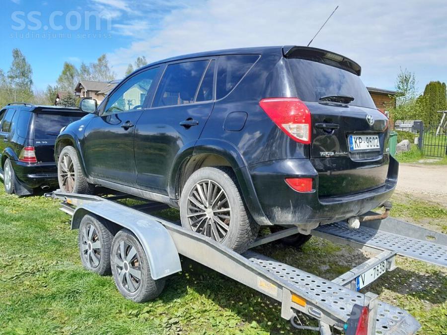 Black Toyota RAV4 2007 in Riga, with an engine capacity of 2.20 L and mileage of 401 thousand km for 1999 €, photo 4 on AUTOMOTO.COM.LV