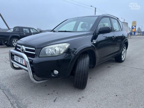 Black Toyota RAV4 2007 in Marijampole, with an engine capacity of 2.20 L and mileage of 258 thousand km for 2999 €, photo 3 on AUTOMOTO.COM.LV