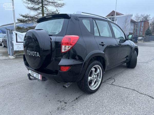 Black Toyota RAV4 2007 in Marijampole, with an engine capacity of 2.20 L and mileage of 258 thousand km for 2999 €, photo 7 on AUTOMOTO.COM.LV