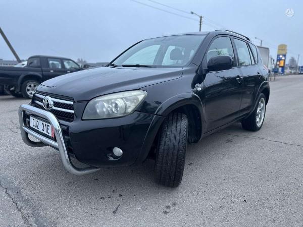 Black Toyota RAV4 2007 in Marijampole, with an engine capacity of 2.23 L and mileage of 258 thousand km for 2900 €, photo 3 on AUTOMOTO.COM.LV