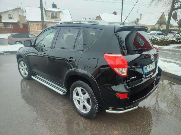 Black Toyota RAV4 2007 in Panevezys, with an engine capacity of 2.23 L and mileage of 264 thousand km for 3000 €, photo 2 on AUTOMOTO.COM.LV