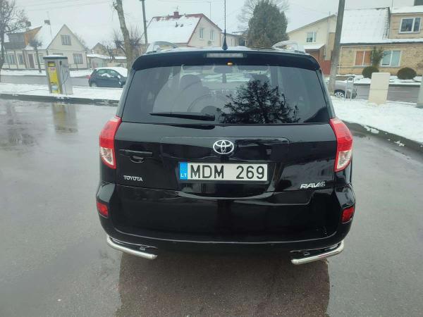Black Toyota RAV4 2007 in Panevezys, with an engine capacity of 2.23 L and mileage of 264 thousand km for 3000 €, photo 3 on AUTOMOTO.COM.LV