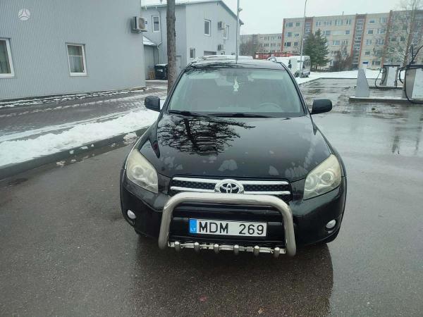 Black Toyota RAV4 2007 in Panevezys, with an engine capacity of 2.23 L and mileage of 264 thousand km for 3000 €, photo 5 on AUTOMOTO.COM.LV