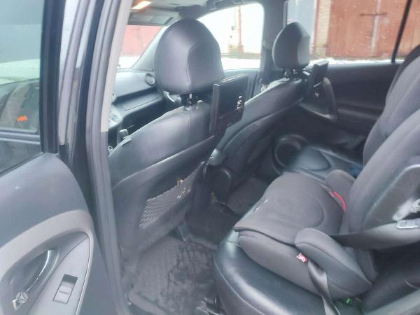 Black Toyota RAV4 2007 in Panevezys, with an engine capacity of 2.23 L and mileage of 264 thousand km for 3000 €, photo 10 on AUTOMOTO.COM.LV