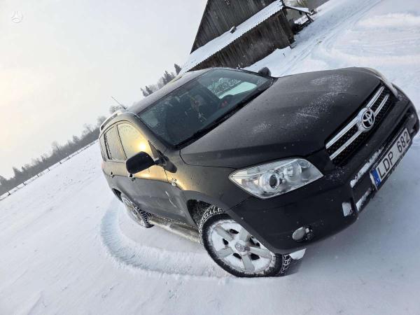 Melns Toyota RAV4 2007 Kauņa, ar dzinēja tilpumu 2.23 L un nobraukumu 223 tūkst. km par 4550 €, foto 2 vietnē AUTOMOTO.COM.LV