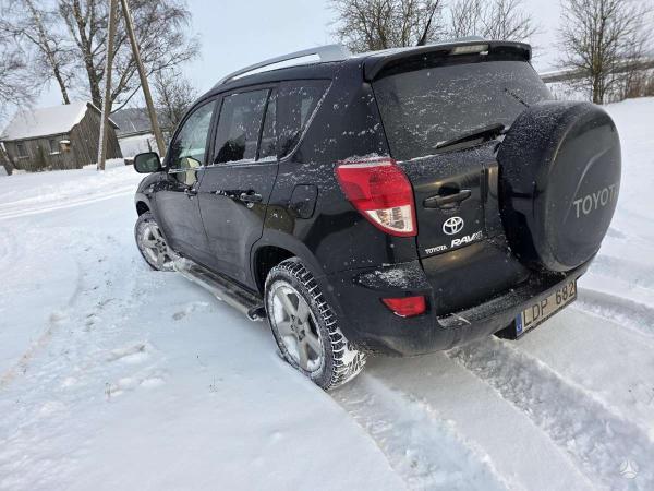 Melns Toyota RAV4 2007 Kauņa, ar dzinēja tilpumu 2.23 L un nobraukumu 223 tūkst. km par 4550 €, foto 5 vietnē AUTOMOTO.COM.LV