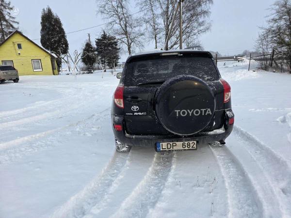 Melns Toyota RAV4 2007 Kauņa, ar dzinēja tilpumu 2.23 L un nobraukumu 223 tūkst. km par 4550 €, foto 6 vietnē AUTOMOTO.COM.LV