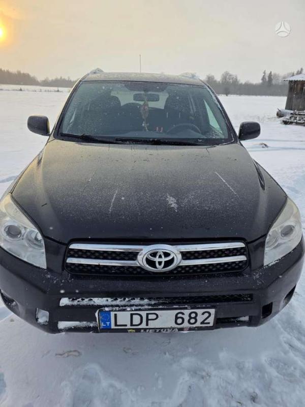 Melns Toyota RAV4 2007 Kauņa, ar dzinēja tilpumu 2.23 L un nobraukumu 223 tūkst. km par 4550 €, foto 9 vietnē AUTOMOTO.COM.LV
